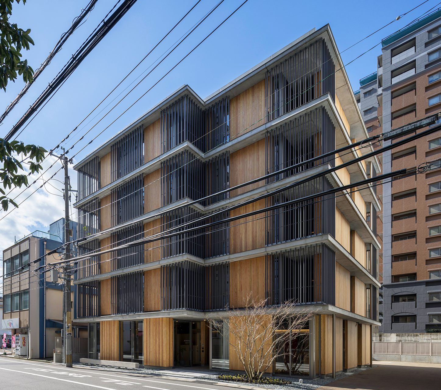 都市の温暖化に向き合う環境負荷の小さなすまい 竹中工務店九州支店の単身者用社宅が福岡市中心部に誕生 キノマチウェブ