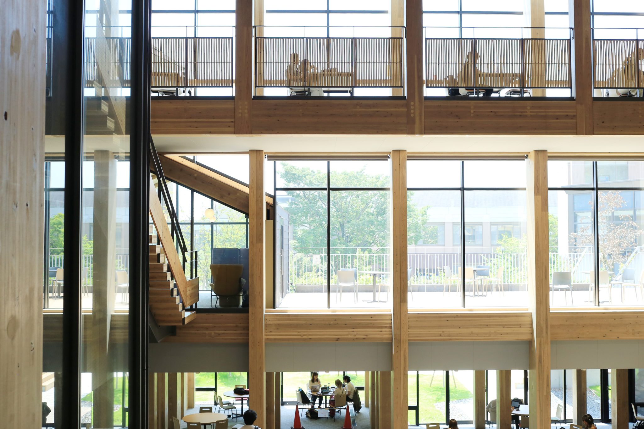 全国初のサステイナビリティ観光学部で立命館アジア太平洋大学（APU）が目指すもの。大分県産材を使った木造校舎「グリーンコモンズ」（第1回） | キノマチウェブ